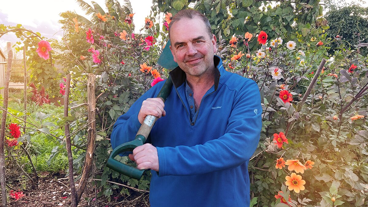 Simon Akeroyd: Gardening Author & Expert Gardener